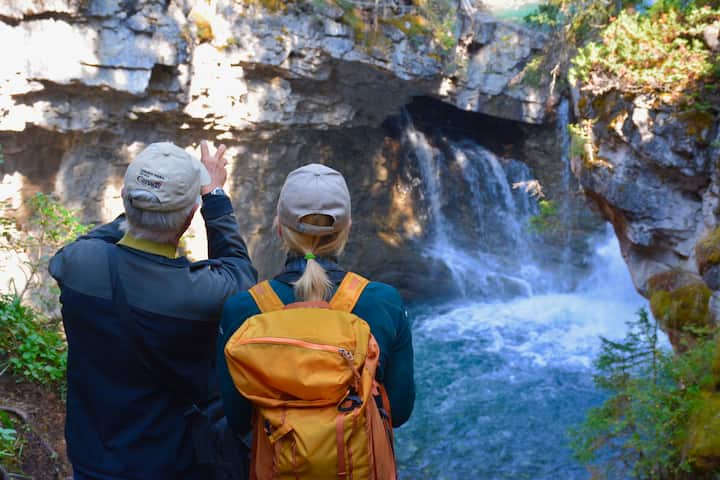Castle Junction Vacation Rentals & Homes - Alberta, Canada | Airbnb