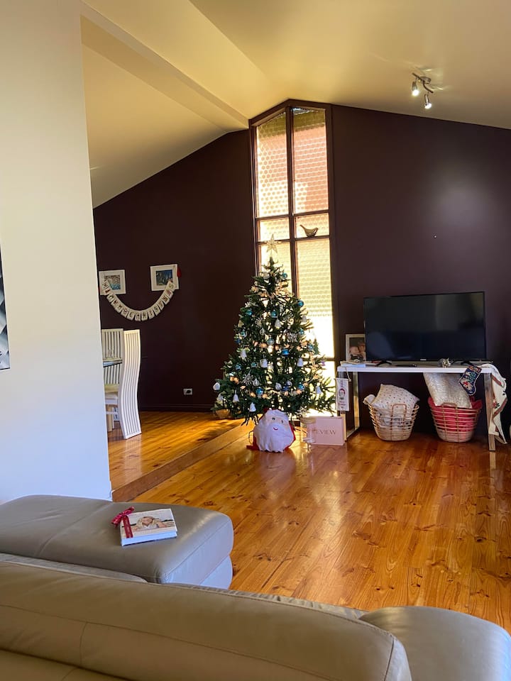 Peace By The Beach In Large 3br 
City - 20 Min - Adelaide