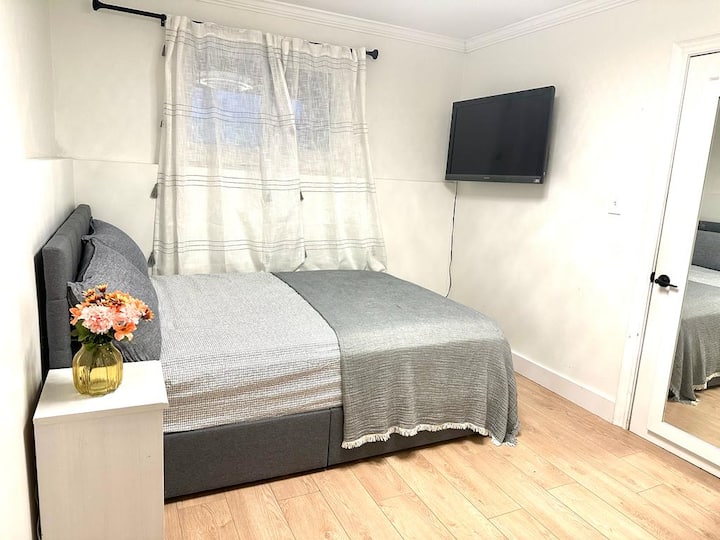 Clean Furnished Room For Rent - St. Catharines