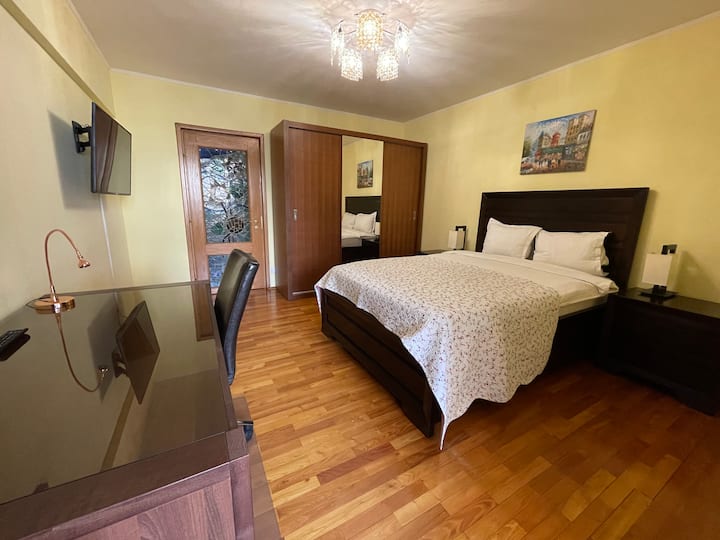 Comfy Studio, Downtown City View, Private Parking - Bucarest