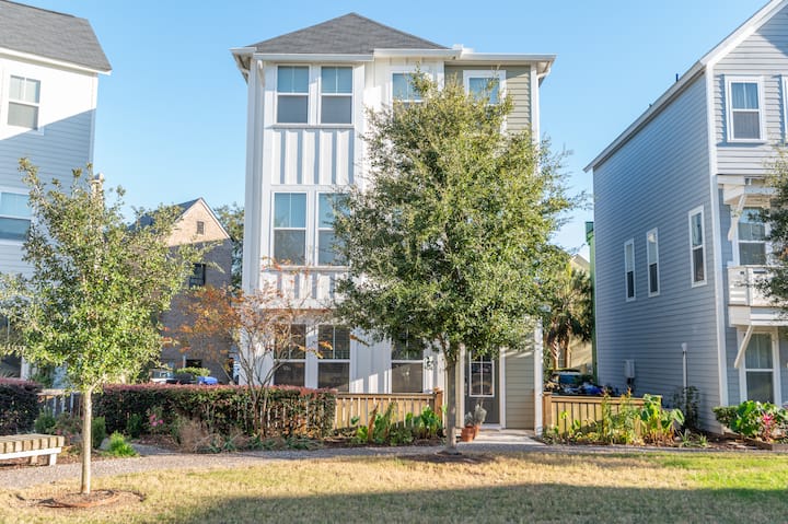 The Newmans Stay | Modern Park Circle Escape - North Charleston, SC