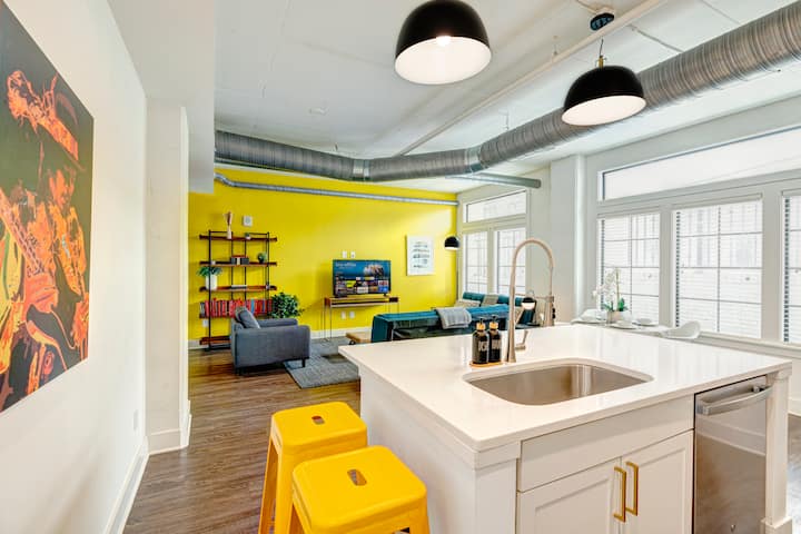 2 Blocks 2 Broadway - Chic Urban Retreat - Nashville, TN