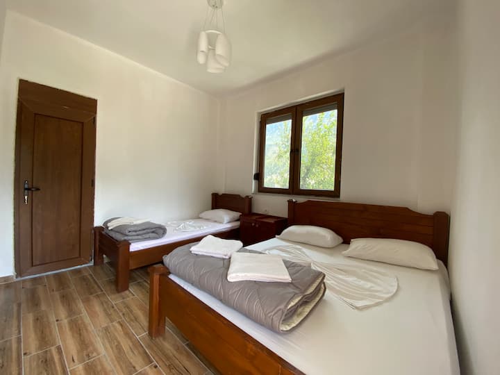 Lazer Cardaku Guesthouse - Valbona