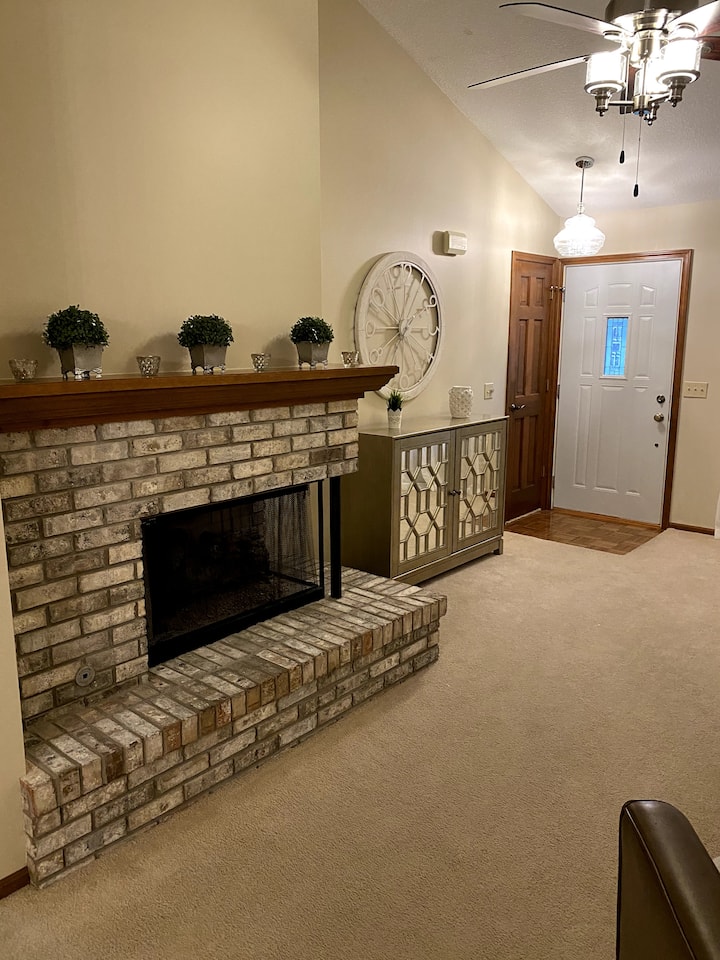Cozy 2 Br Condo Great Location - Fort Wayne, IN