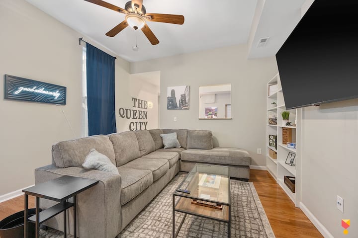 *New*historic, Modern 1br/1.5ba W/office/parking! - Covington, KY