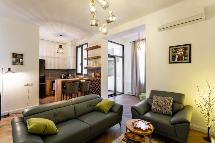 4 Bedroom Apartment In Vake - Georgia