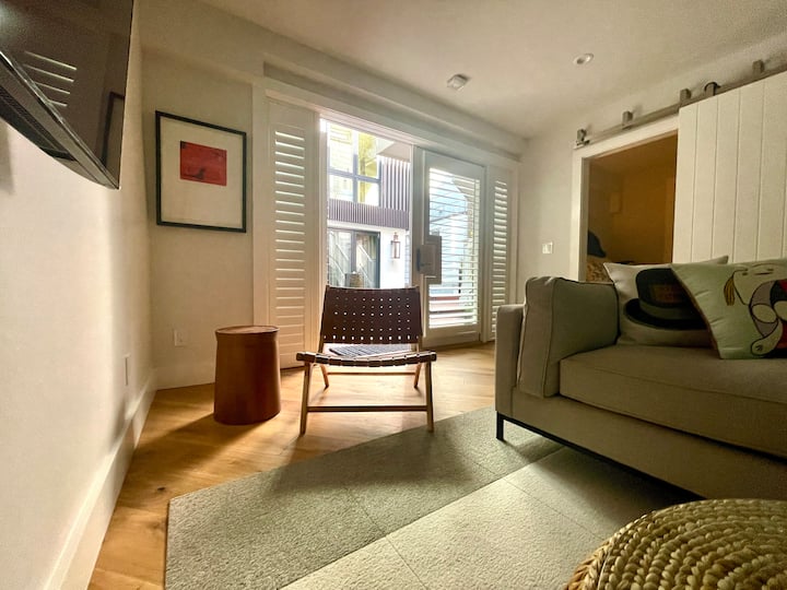 Contemporary Garden Carriage House - San Francisco, CA