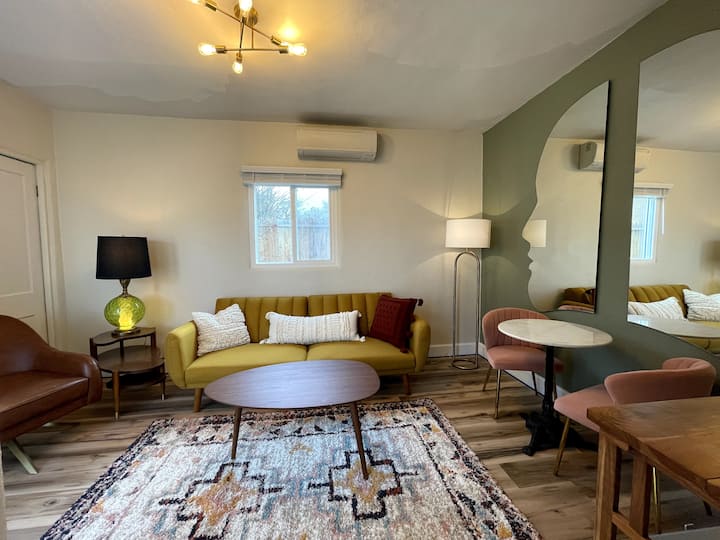 Vibrant Nob Hill Guest House - Albuquerque, NM