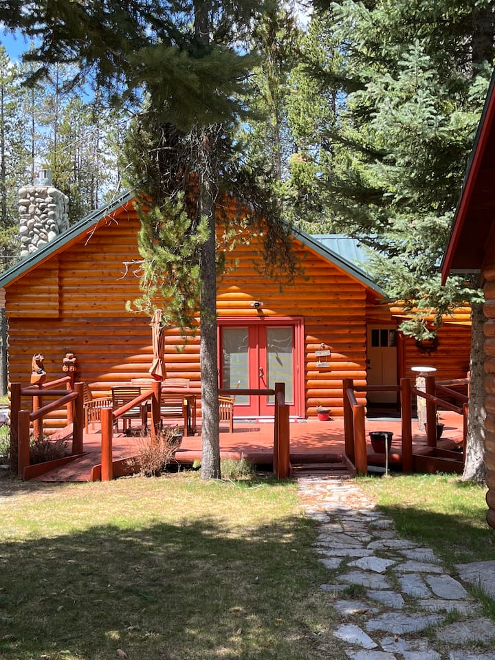 Cute 2-bedroom W/ Guest House. Near Yellowstone - Island Park, ID