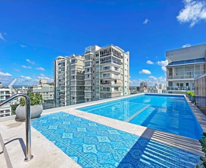 High End Condo W/roof Top & Pool/piantini. - Dominica