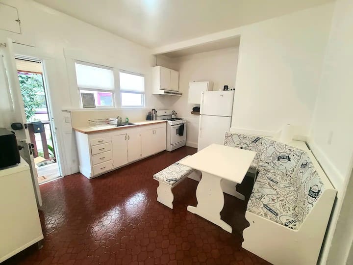 Cozy And Warm Berkeley Loft Apartment Near Campus - Berkeley, CA