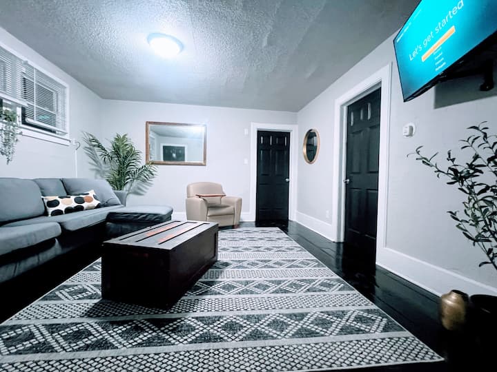 Parking | Near Fiserv Forum | Ac | Full Kitchen - Milwaukee, WI