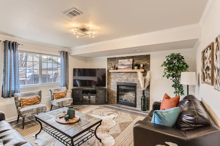 *Massage Chair+sauna+parks* Home Near Tennyson - West Colfax - Denver