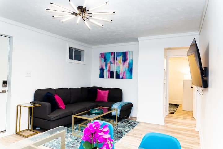 Tasteful Renovated 2br/1ba, Patio, W/d, 5min To Dt - Indianápolis, IN