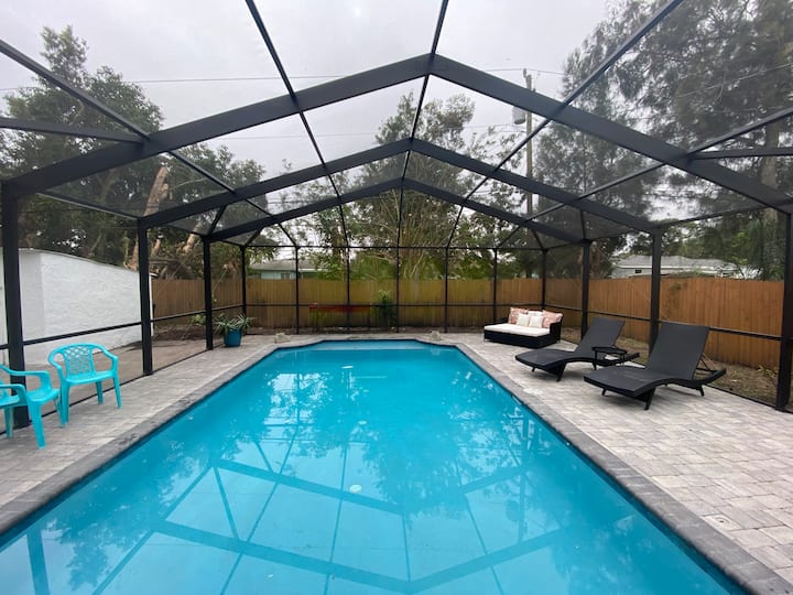 Modern Living Heated Pool House - St. Petersburg, FL