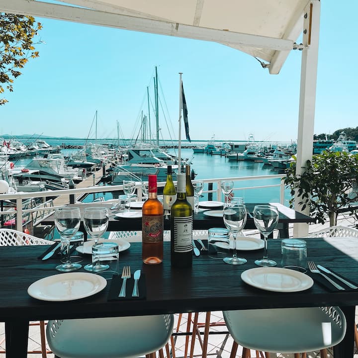 Spacious Retreat In The Heart Of Nelson Bay - Nelson Bay