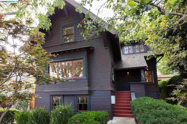 Miriam’s Modern Ground-floor Apartment - El Cerrito, CA