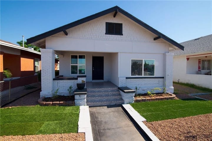 Recently Updated 3 Bed Cozy Home - Fast Wifi - El Paso, TX