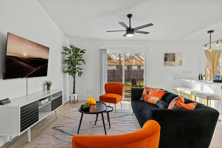 Orange Crush ~ 10 Mins To Downtown ~ King Bed! - Austin, TX
