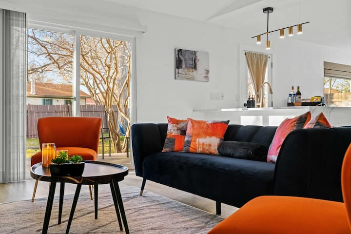 Orange Crush ~ 10 Mins To Downtown ~ King Bed! - Austin, TX