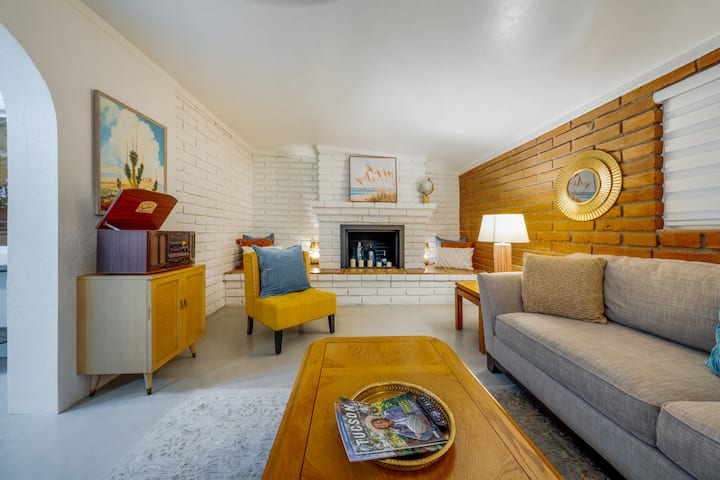 Reid Park | 4br | Remodeled | Sleeps 8 | Fenced - Tucson, AZ