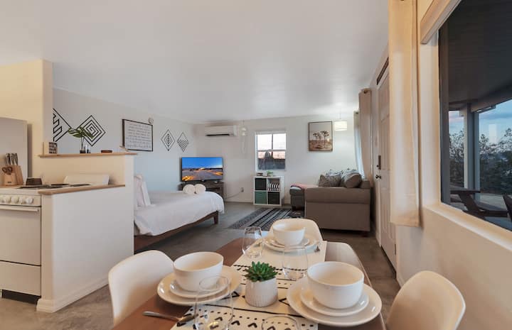 Near Joshua Tree | Azalea Desert Escape | Hot Tub - Twentynine Palms, CA