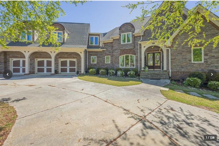 The Luxe Haven - Flowery Branch, GA
