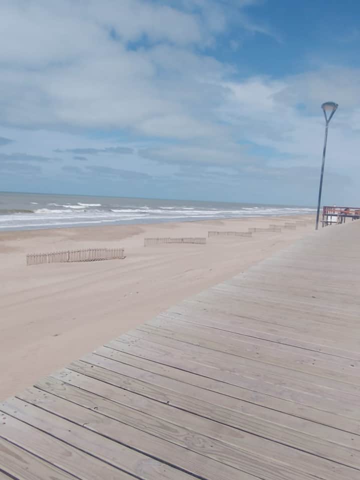 Sobre Playa, Depto. 2 Ambientes, - Villa Gesell