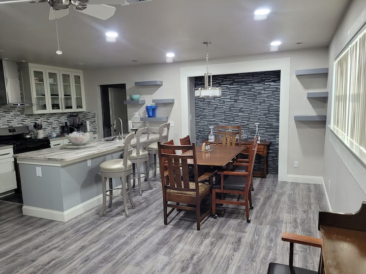 Spacious Contemporary Home In Garland - 갈랜드