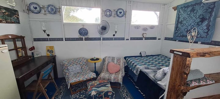 Le Coq Bleu Garden Cottage - 