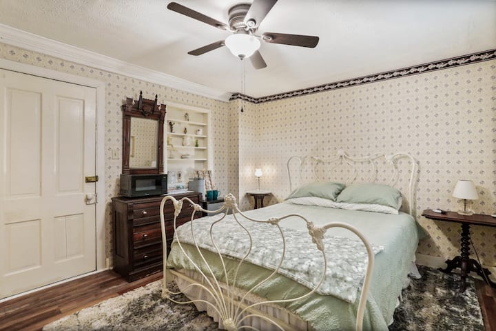 The Garden Suite - Berkeley Springs, WV