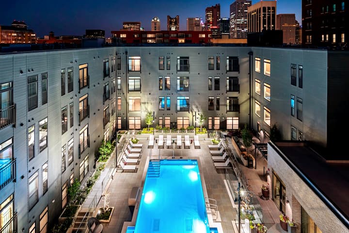Luxury Downtown Condo | Fast Wi-fi, Gym, Pool - Columbus, OH