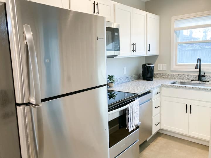 New Build Adu | 1 Mi From Dtn | Kitchen | 30+ Days - Nashville, TN