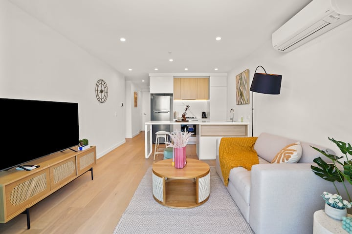 Brand New Box Hill Central Executive W/ Pool+gym - Box Hill