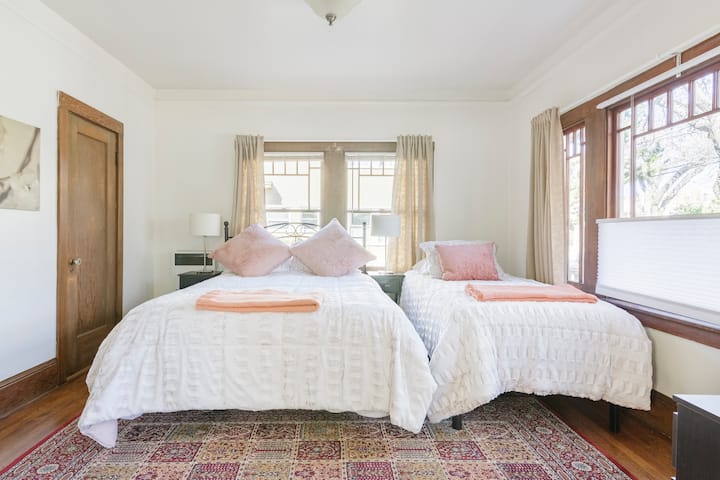 Berkeley Entire Apartment - Private & Spacious - Berkeley, CA