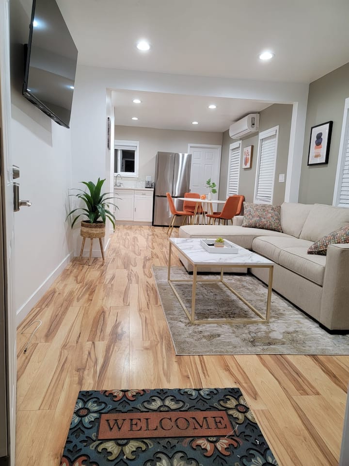 40% Off! Newly Remodeled 1 Br / 2 Bed Home! - Torrance, CA