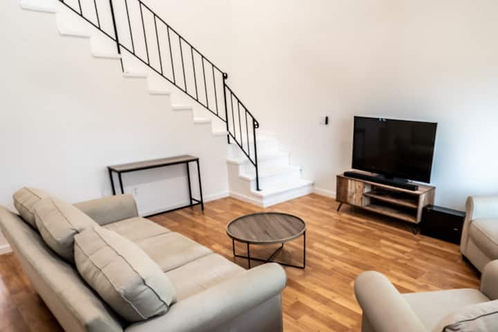 Master Bedroom In Co-living Home - Santa Rosa, CA