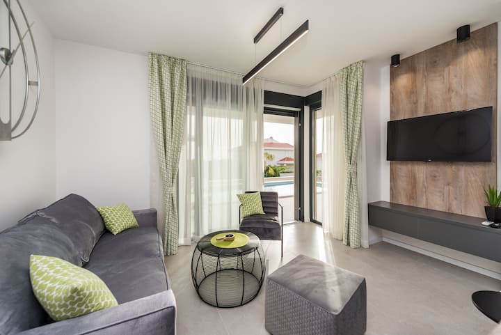 Villa With Private Pool In Novalja - Novalja