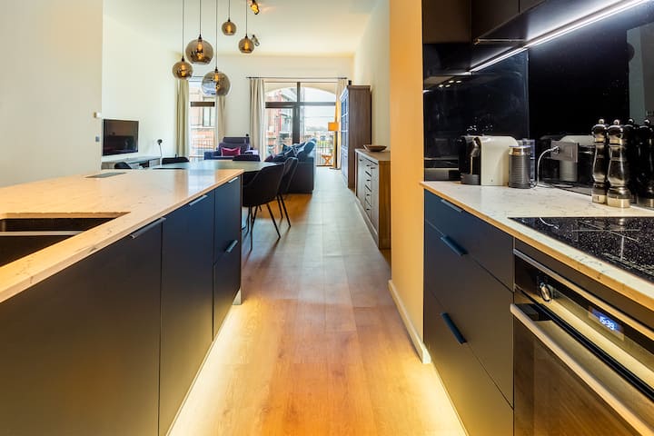 Stylish Newly Renovated 2 Bedroom Home - 안트베르펜