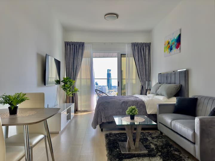 Cozy Bright Studio | Park Views | Pool & Gym - Dubai