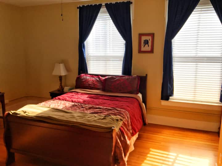 Contemporary Space In City Center - Walk To Wku! - Bowling Green, KY