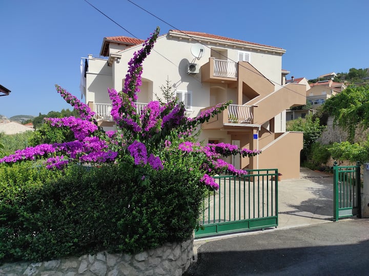 Penthouse Suite Near The Beach - Srebreno
