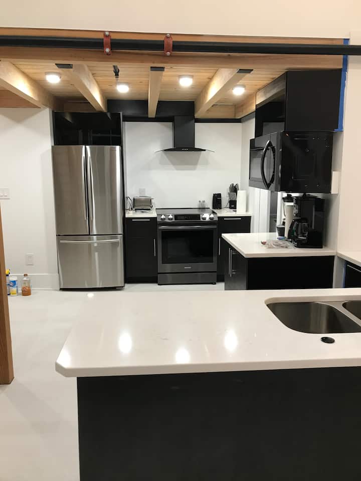 Short Term Luxury Penthouse Above Pinto Thai - Culpeper, VA