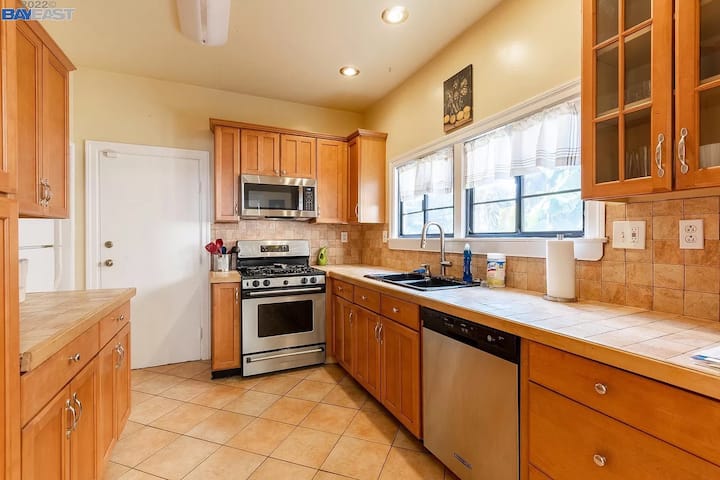 Cozy & Gated 2br Near Downtown: Long Term Welcome - Alameda
