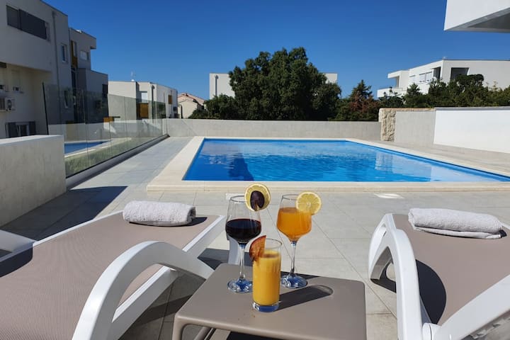 New! Oyster Luxury Apartment With Pool & Sea View - Stara Novalja