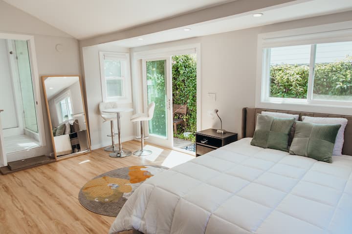 Bright Sunny Studio 30 Day - San Rafael