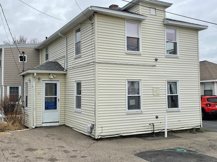 Beachside Paradise - 4-br 2-bath Across From Ocean - Portsmouth, NH