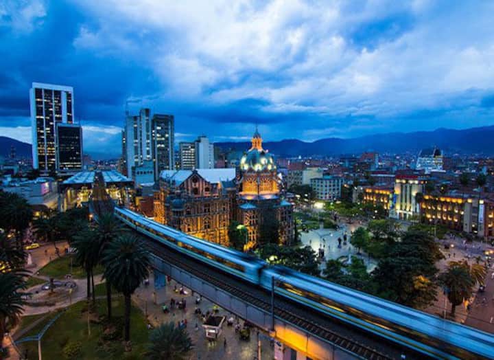 Lindo Apartamento Con Piscina Centro Medellín - Medellín