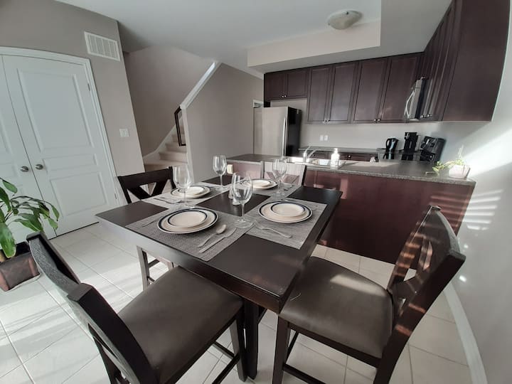 Bright And Beautiful Home In Burlington - Hamilton