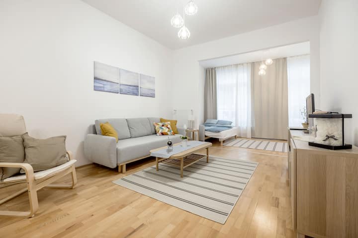 Downtown Charm In Budapest - Budapeste